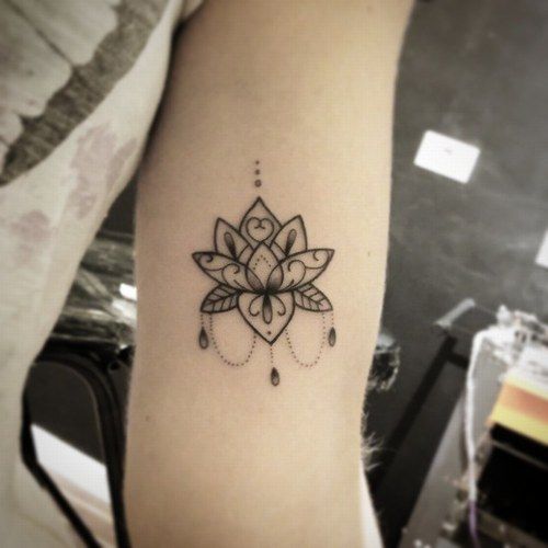 Tatuaje: Flor de Loto - Tatuajes para Mujeres