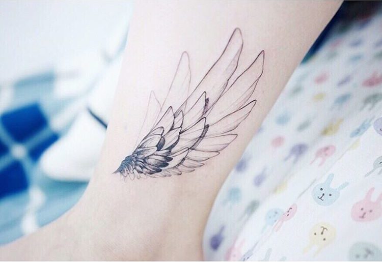 Tatuaje: Ala por Banul 타투이스트 바늘 - Tatuajes para Mujeres