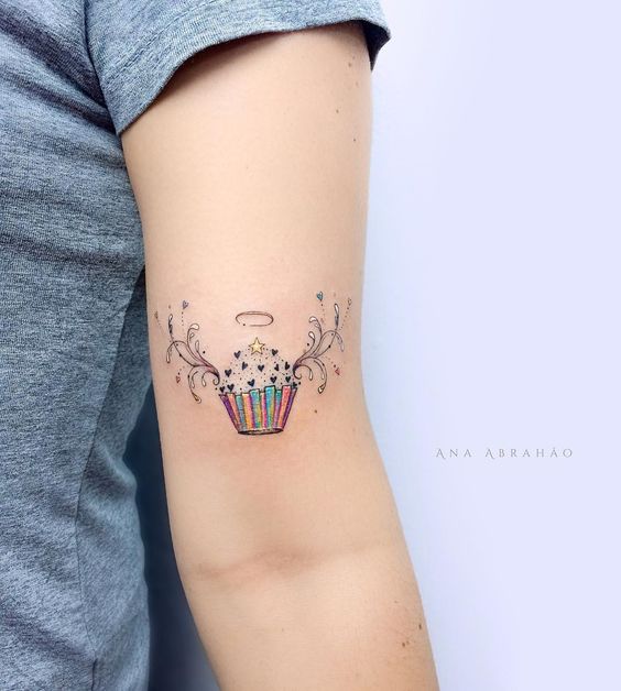 Tatuaje: Cupcake angelical por Ana Abrahão - Tatuajes para Mujeres