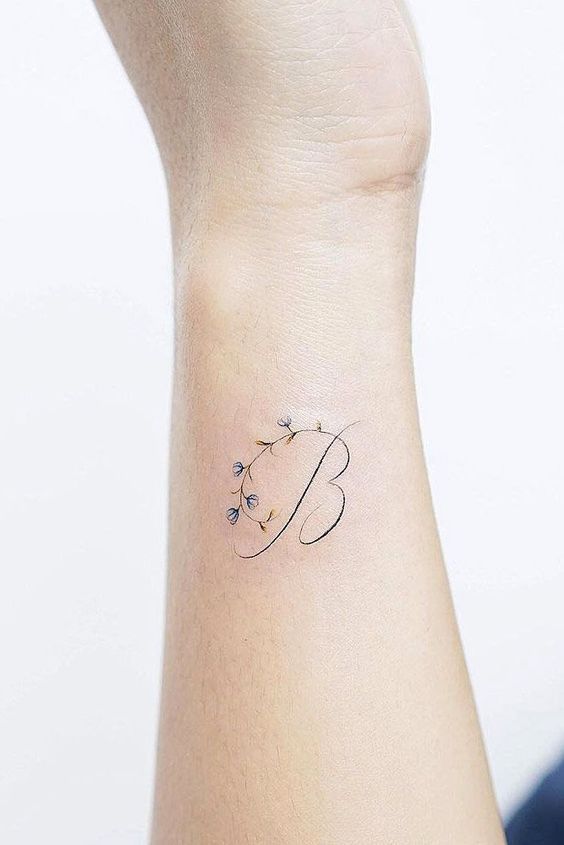 Tatuaje: Tatuaje Inicial Letra B con Florecillas pequeñas - Tatuajes ...